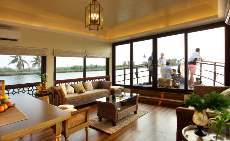 Luxury Houseboat Kerala | Boat House Kerala | Spice Routes